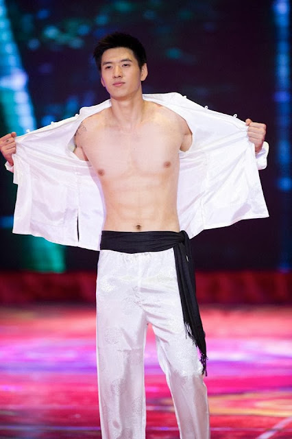 Hunks in Pictures: Sky Yang