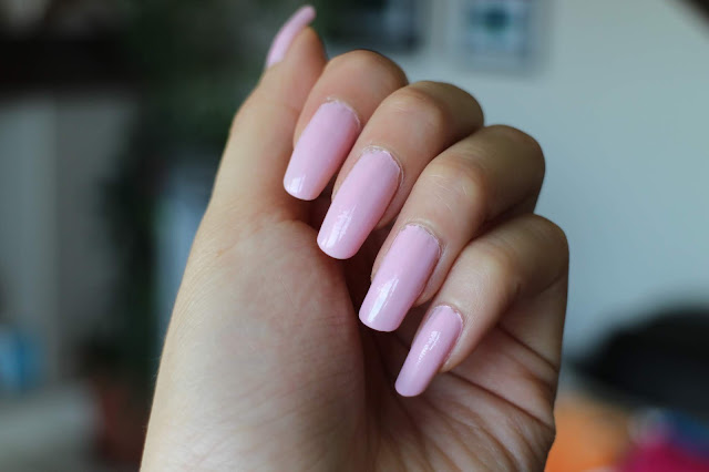 Nails of the Week - Essie's Minimalistic Review and Swatch - A Blog by ...