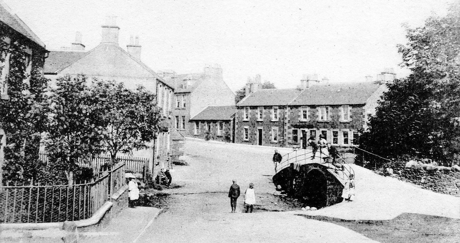 Tour Scotland: Old Photograph Cadger's Brig Biggar Scotland