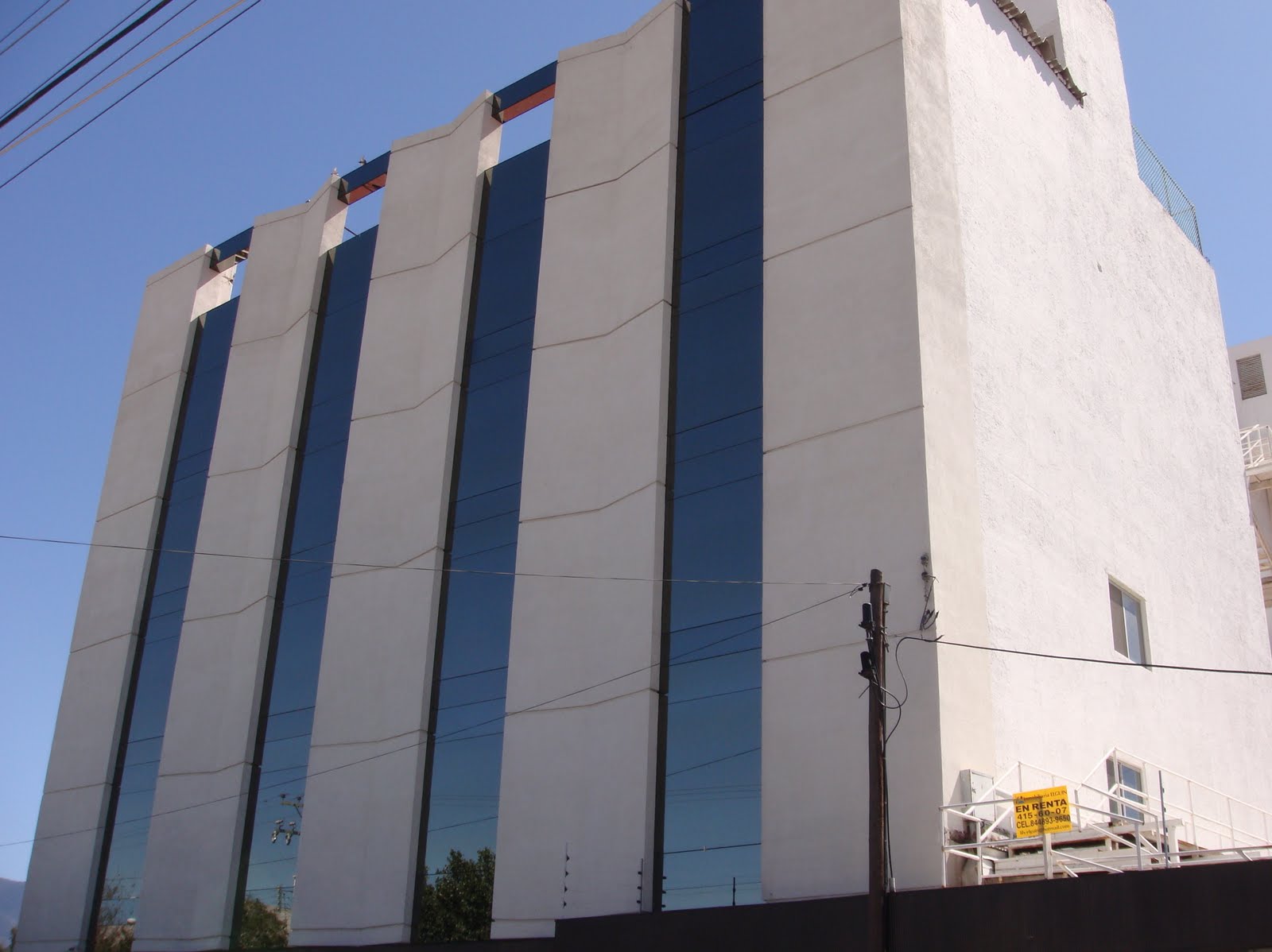 4º y mitad de aquello: 10 fotos de edificios con geometría