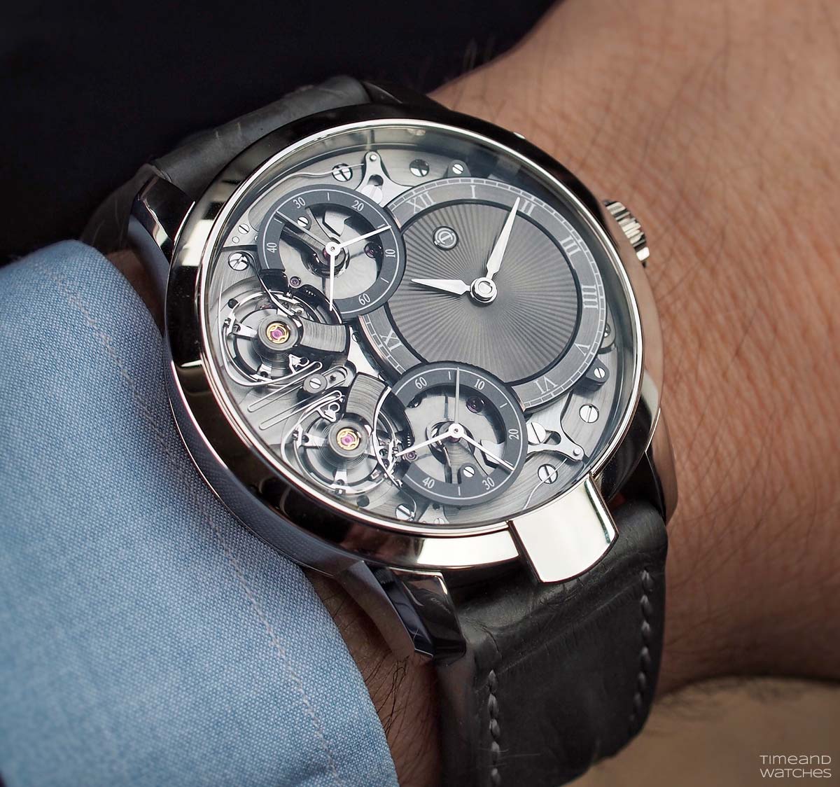 Hands-on Review: Armin Strom Mirrored Force Resonance | Time and ...