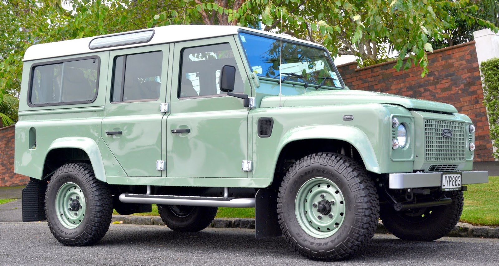 Retromobe - retro mobile phones and other gadgets: Land Rover (1948)