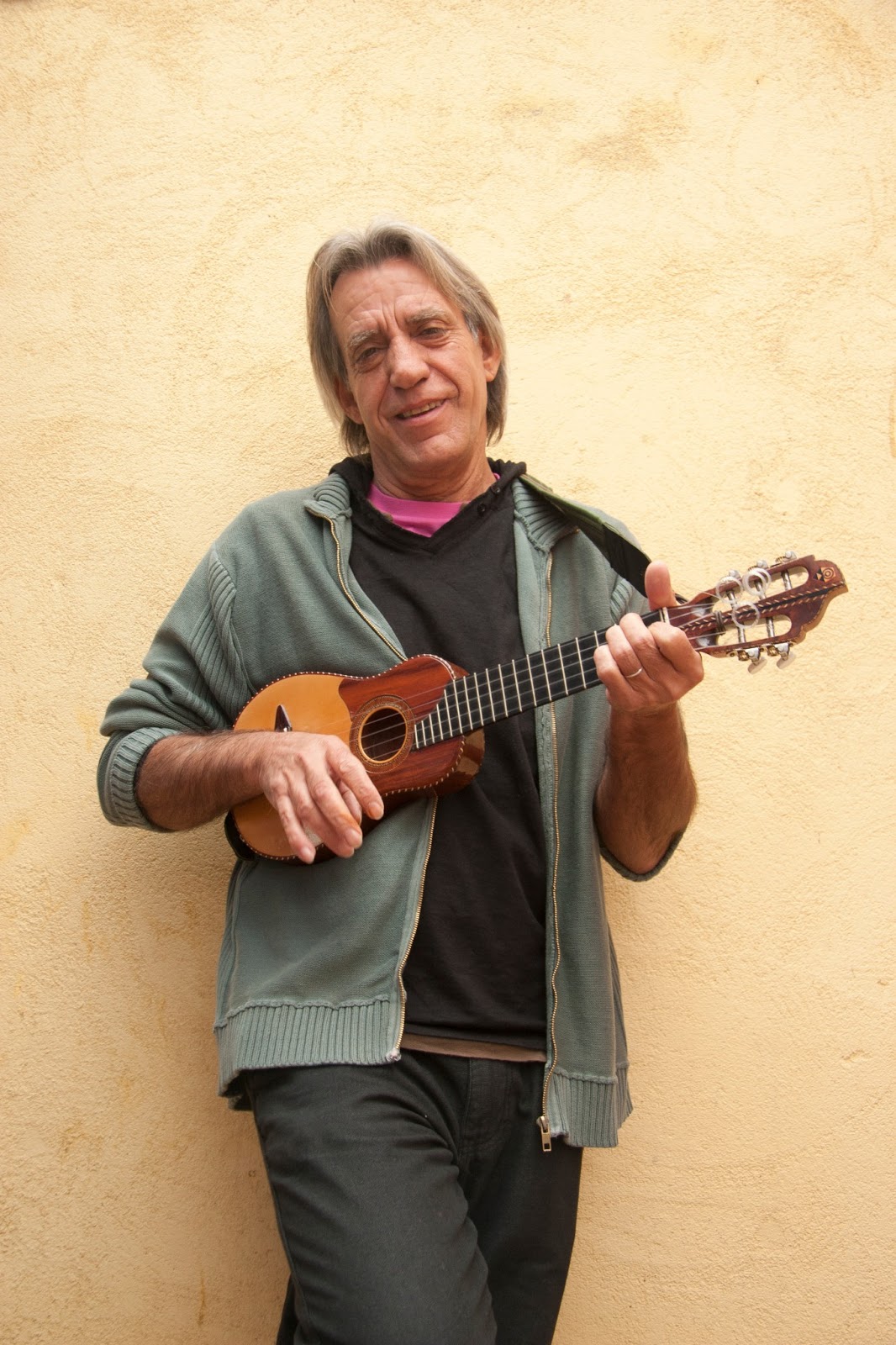 HiSTéRiCaS GrabacioneS: Luis Pastor - ¿Qué fue de los cantautores ...