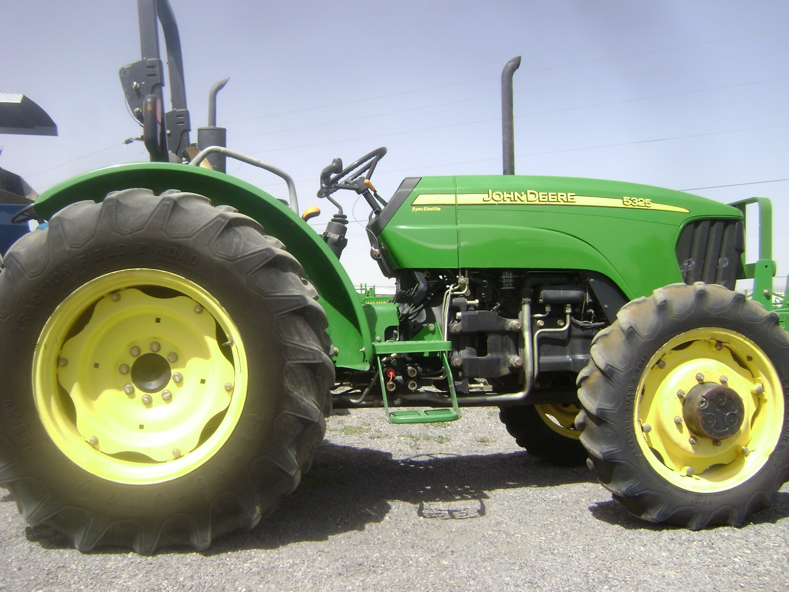 MAQUINARIA AGRICOLA INDUSTRIAL: Tractor John Deere 5325 4x4 $24,200 ...