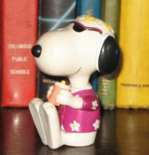Percy's World of Toys Series 2: 3666. Snoopy in Hawaii