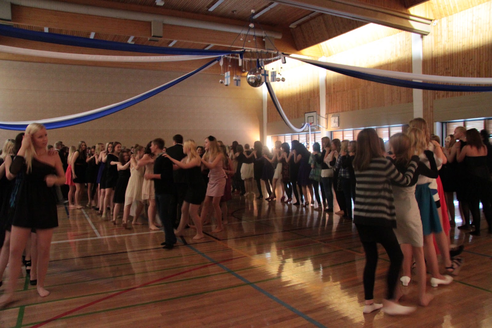 BlogiTehtis: ﻿﻿Itsenäisyyspäivän aaton tanssiaiset 5.12.2012