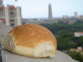La isla cubanísim@: EL PAN NUESTRO DE CADA DIA.