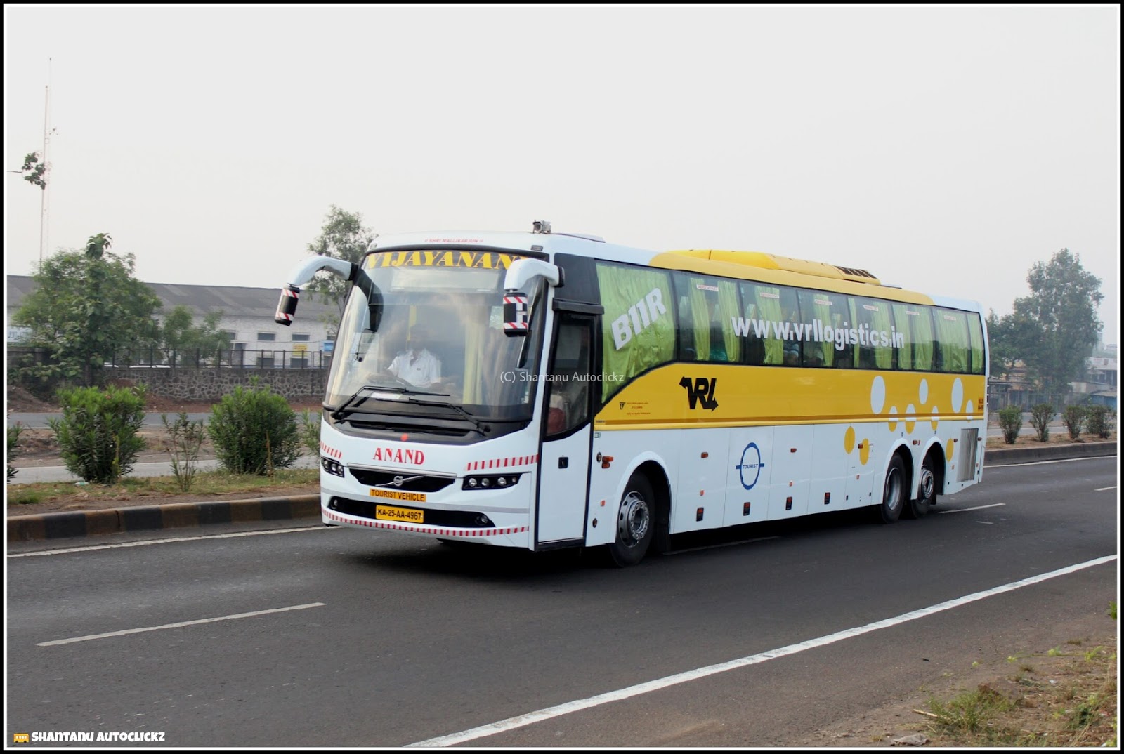 Shantanu Autoclickz: VRL VOLVO B11R I-Shift 9400 PX Semi Sleeper