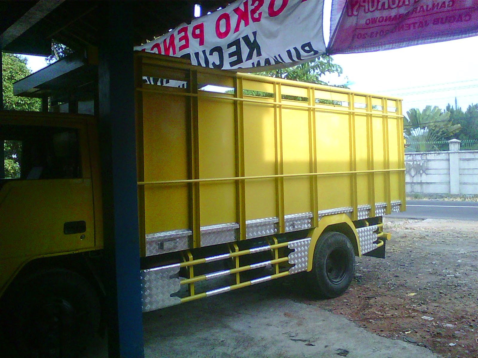 Variasi Bak Truk Kuning - BRILIAN JAYA KAROSERI