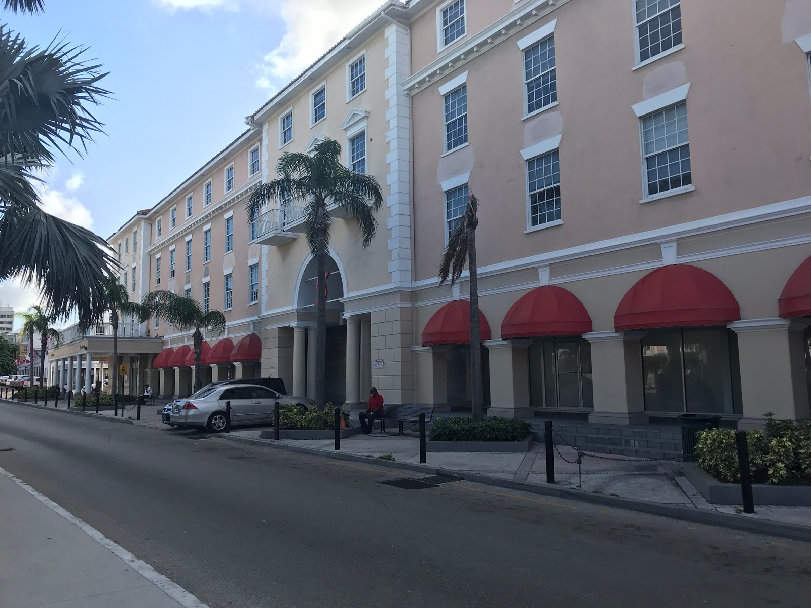 James Bond Locations: Parliament and Rawson Square, Nassau - Thunderball