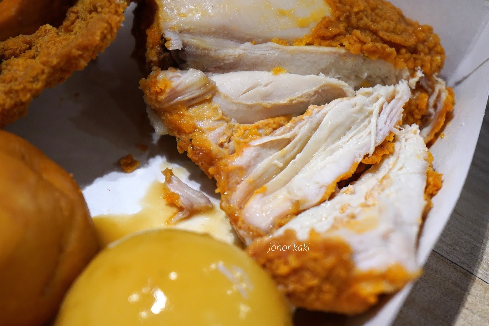 Marrybrown Fried Chicken @ Toppen IKEA Johor Bahru. Which Do You Like ...