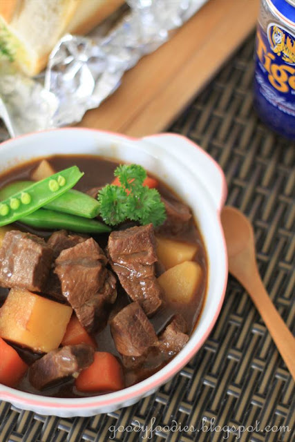GoodyFoodies: Recipe: Beef Stew with Beer and Paprika (Ree Drummond)