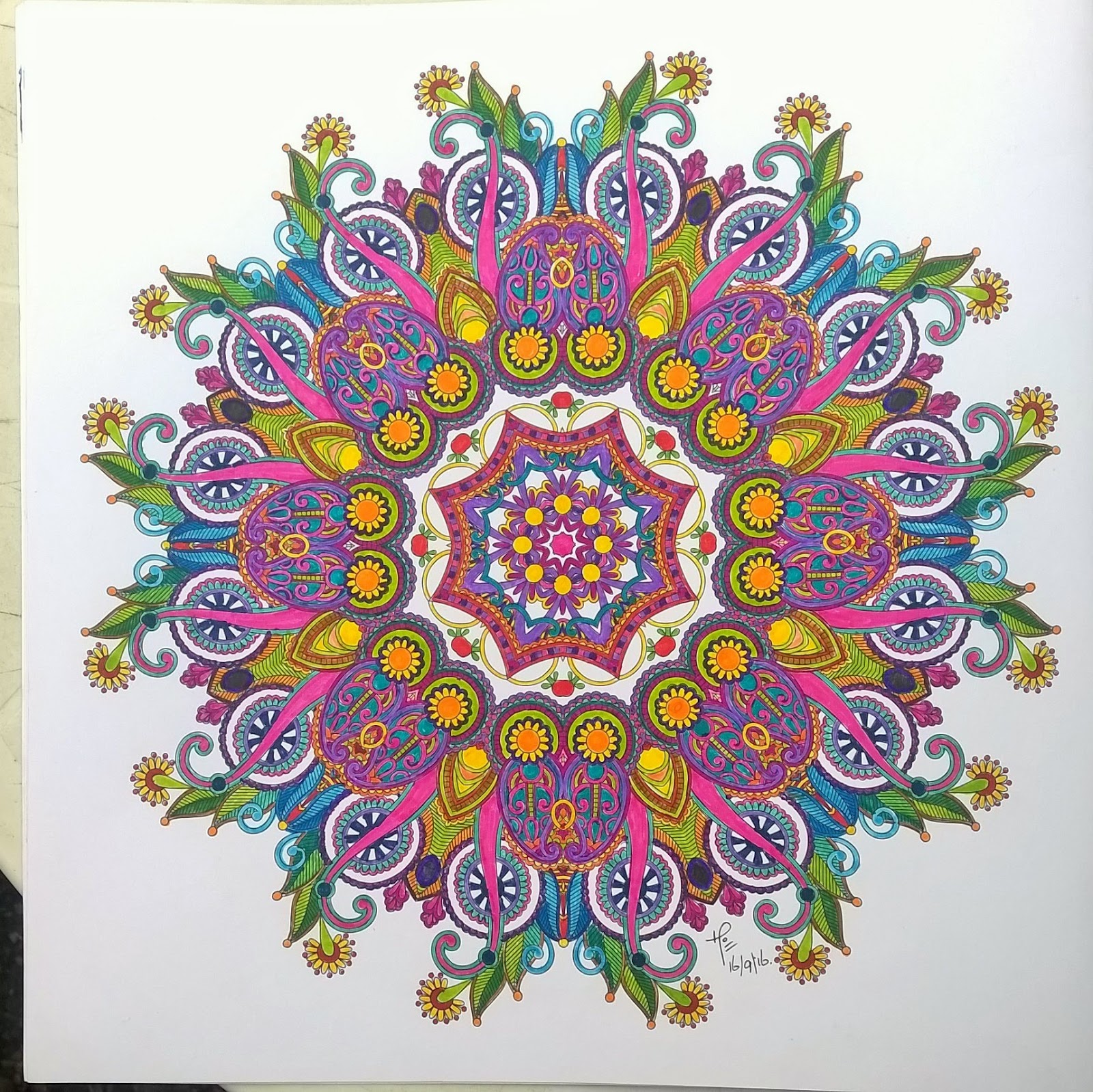 Alles van en op papier: kleurplaten van mandala's