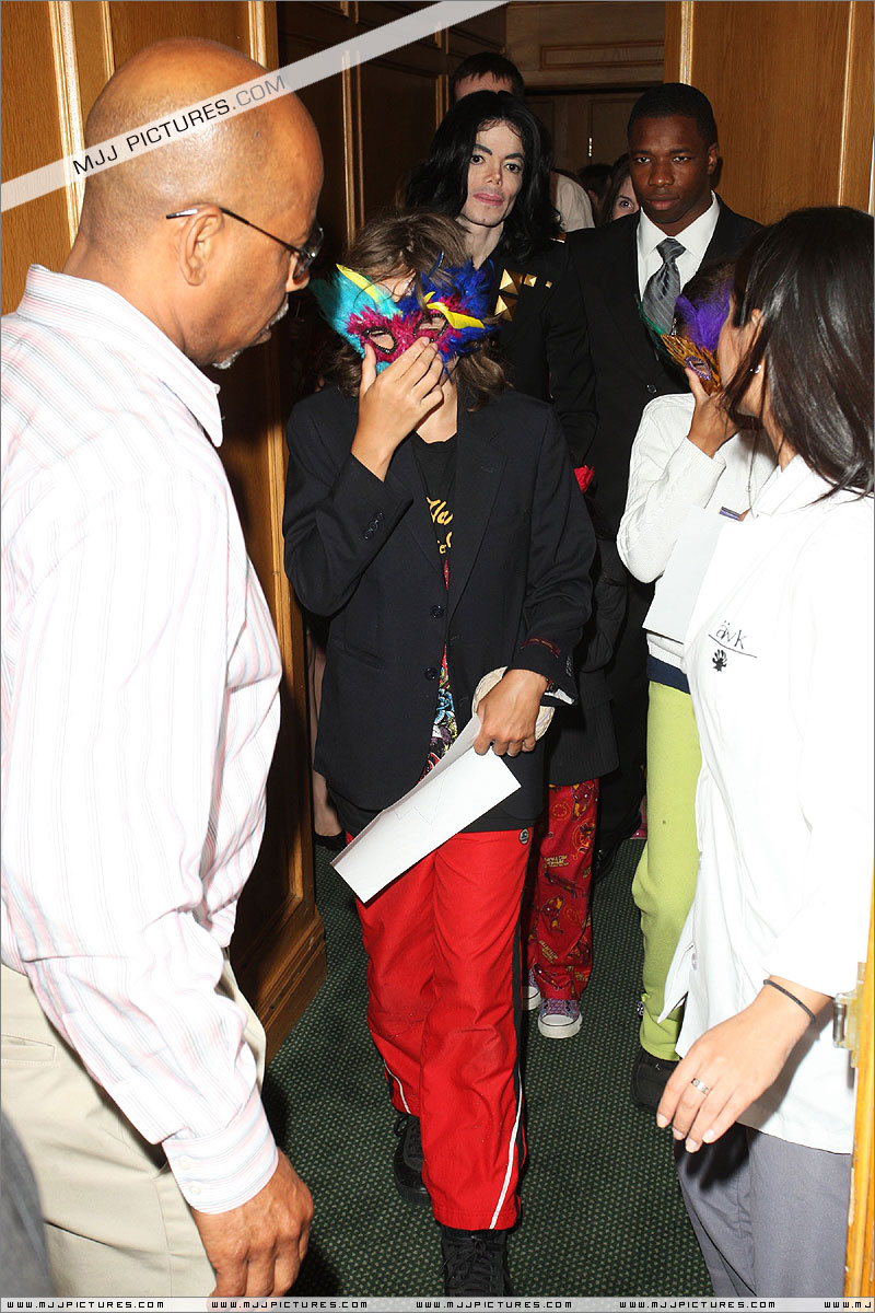 Fotos de Michael Jackson em visita ao médico (37 Imagens) | 15 de Maio ...