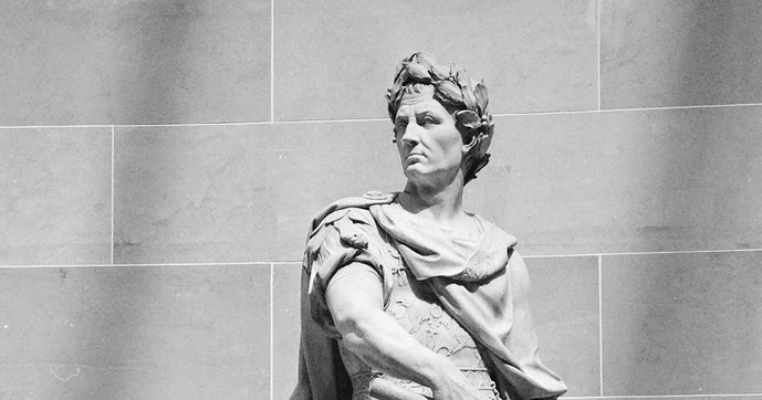 Tượng Julius Caesar ở Bảo tàng Louvre, Paris