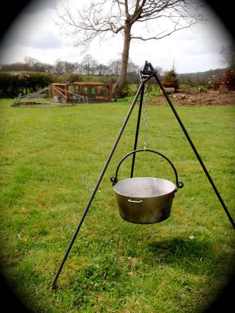 Handmade Matt: Open Fire Tripod for hanging cooking pots and kettles ...