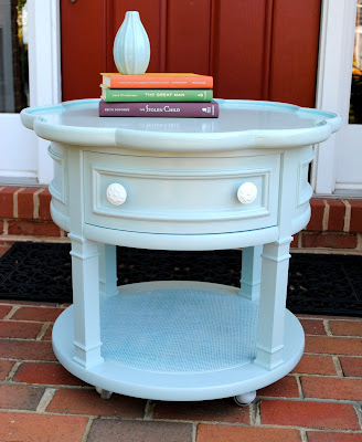Lucky Me Studios: Trippin' Daisy Accent Table