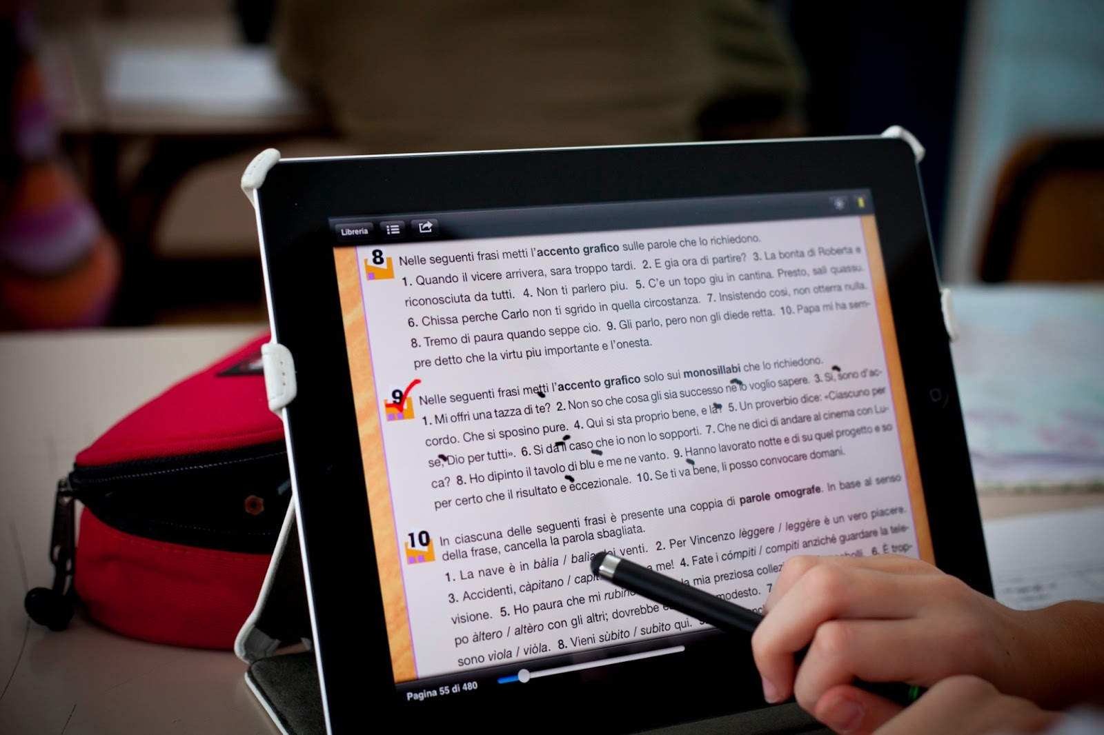 FaesBook: Smart Future: digitalizzare la scuola con i tablet