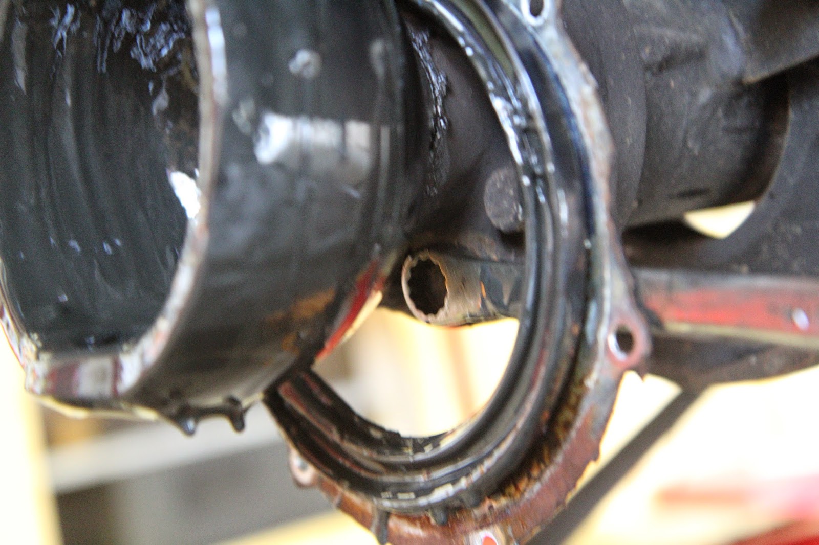Defender 90 XS: Front hub seal replacement