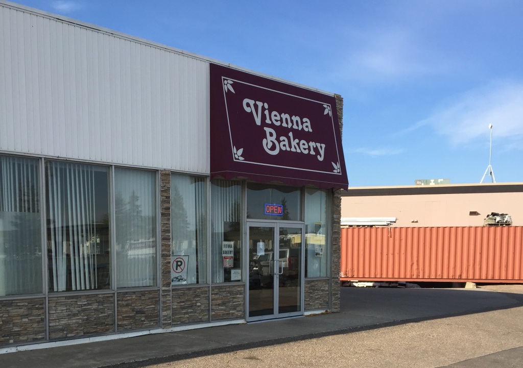 Mimi's Cake Tour: Vienna Bakery [International Correspondent]