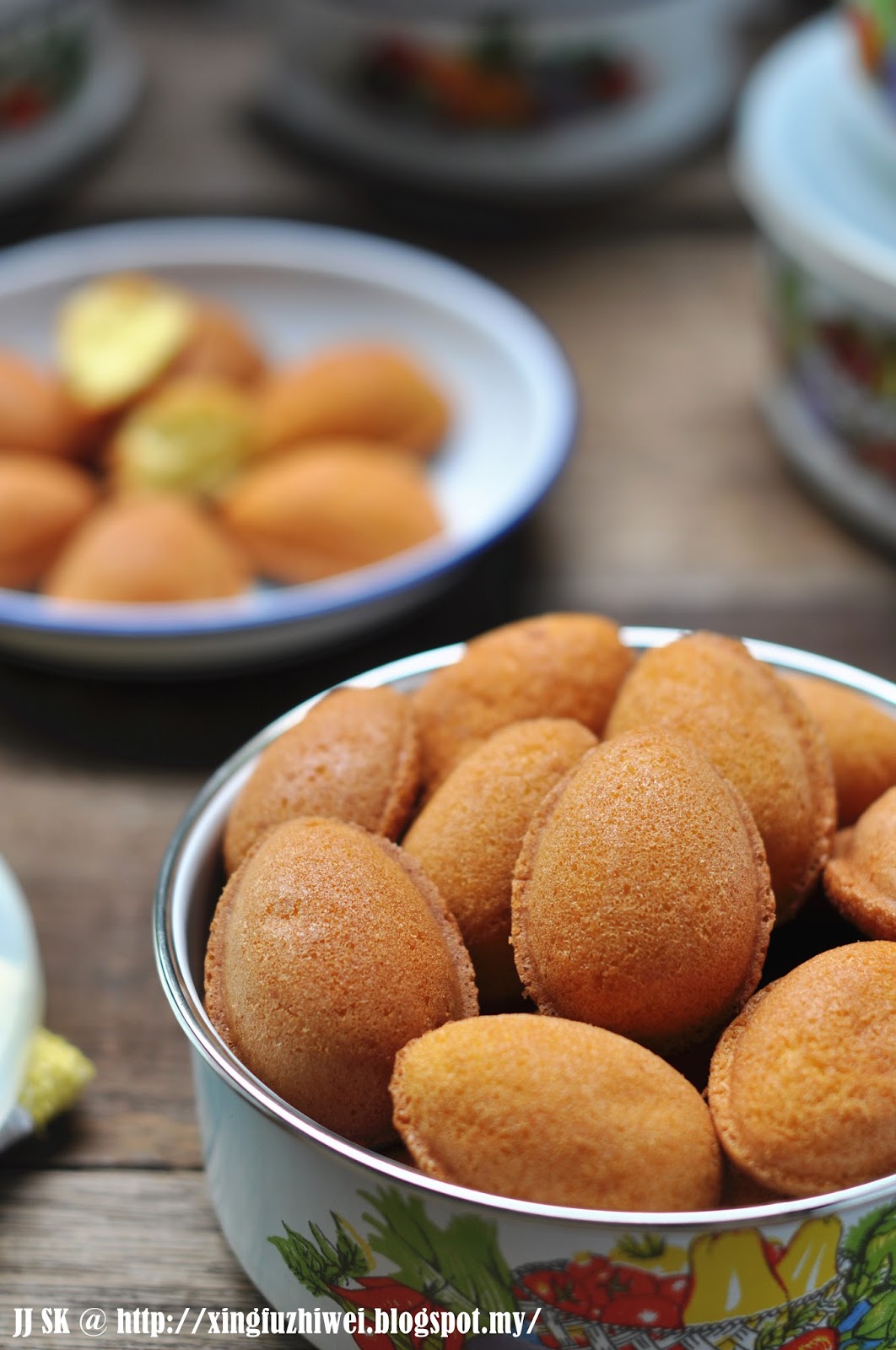 爱厨房的幸福之味: 香橙鸡蛋糕~~小粒（预烤面粉与粗糖）Orange Kuih Bahulu