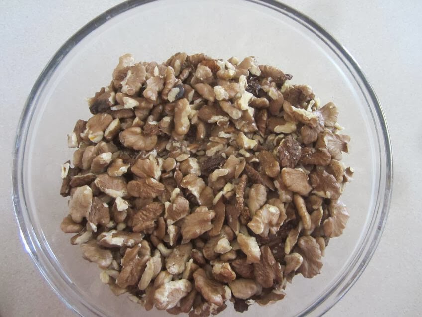 Simply Resourceful: How to Crack Walnuts the Easy Way!
