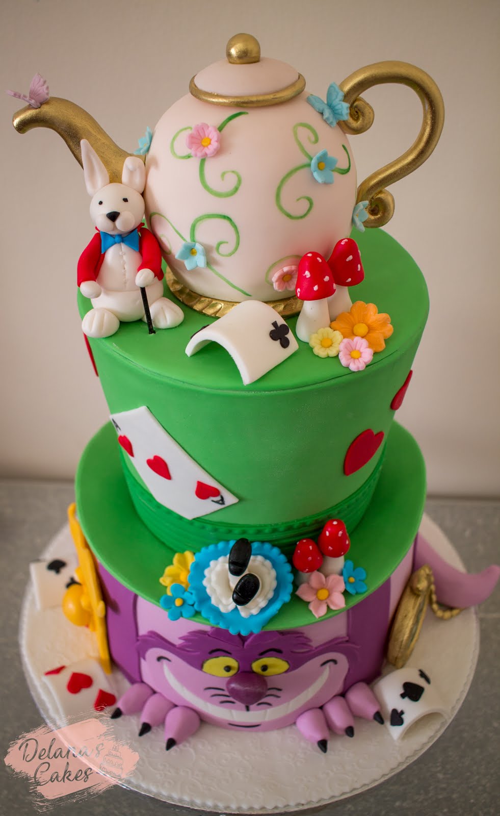Delana's Cakes: Alice in Wonderland themed cake