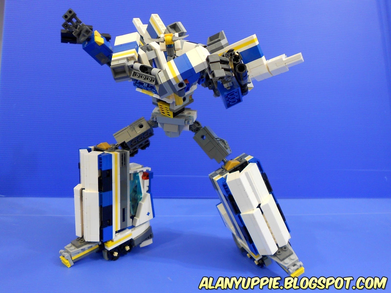 Alanyuppie's LEGO Transformers: LEGO Triple Changer Railrazor Part 2 of ...