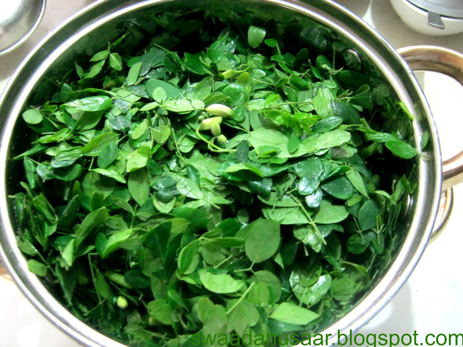 swaadanusaar: SAIJAN PATTI STIR FRY..