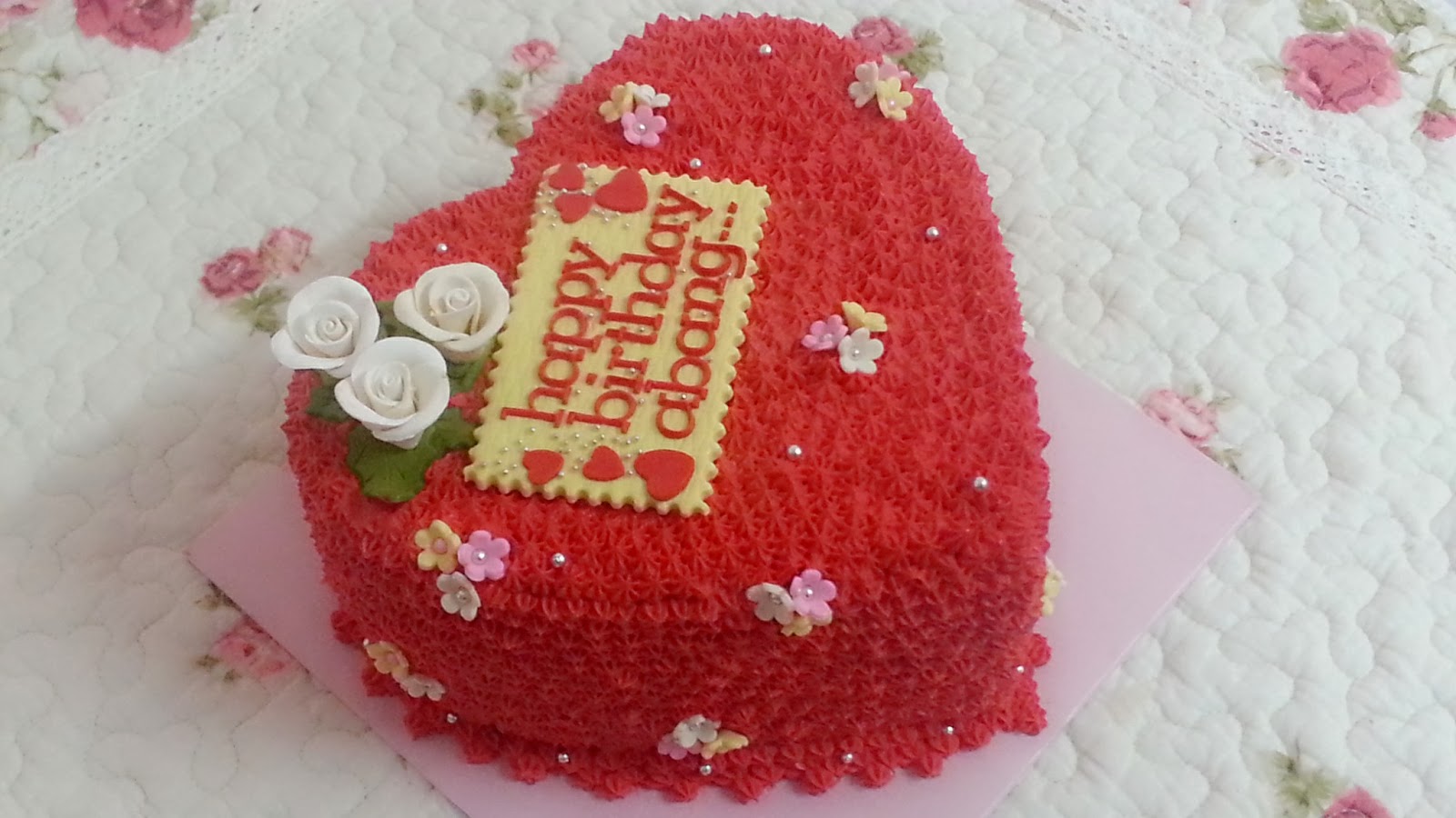 COKLAT HOMEMADE YG SEDAP, MURAH & COMEL...: KEK BENTUK LOVE TEMA MERAH