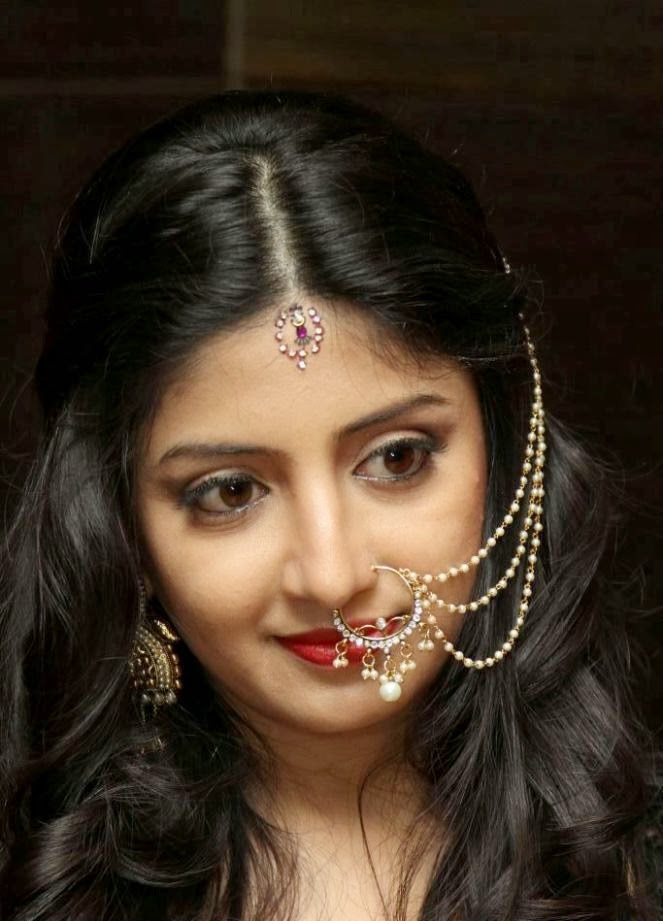 Poonam Kaur Hot Navel Show at HIFW - indian actress latest hot pics