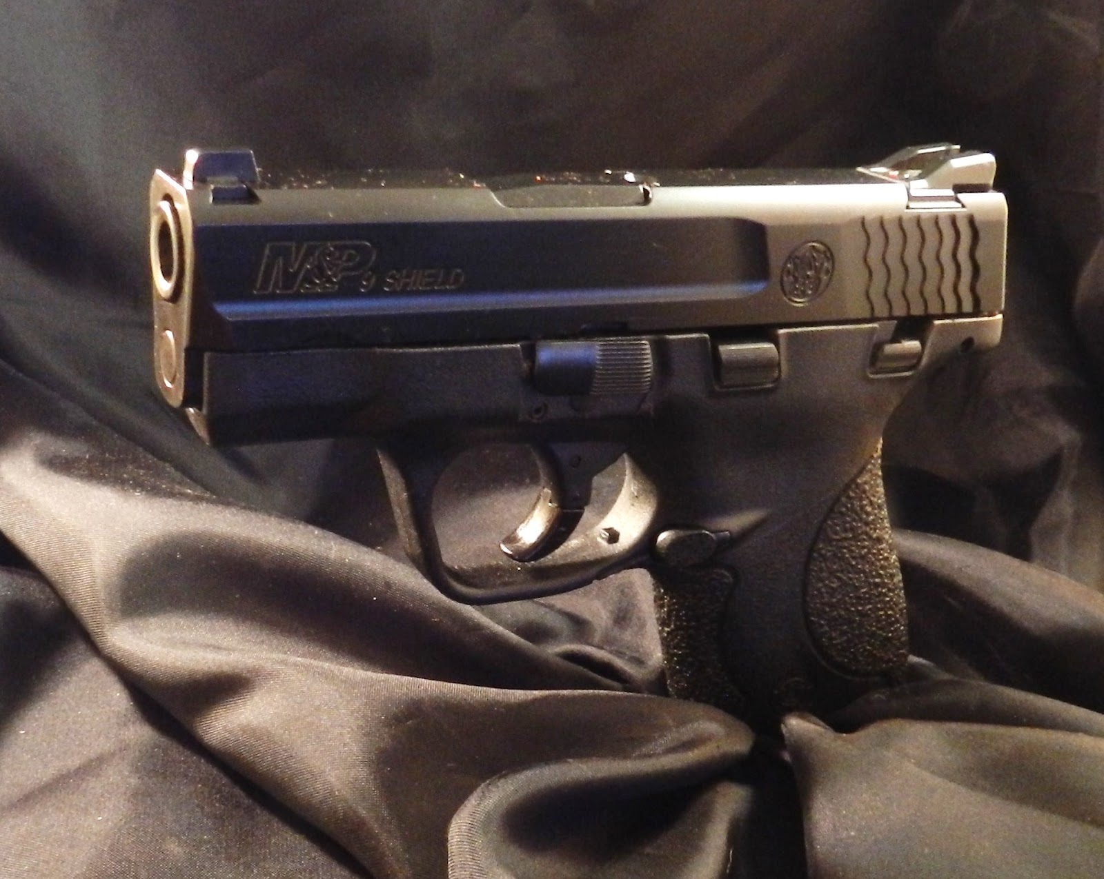 Average Joe's Handgun Reviews: Smith & Wesson Shield