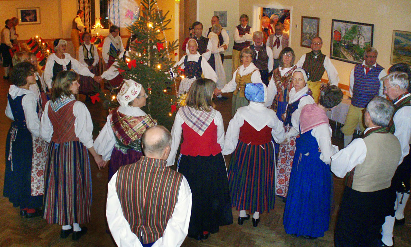 Göteborgs Folkdansvänner – 75 år med folkdans, folkmusik och ...