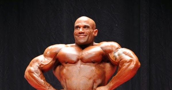 world bodybuilders pictures: bodybuilder jonathan ward posing with smile