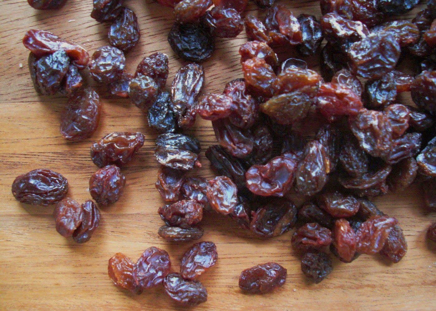 Benefits of Black Raisins For Skin and Hair - Home Remedies
