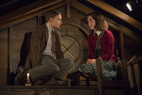 Mundo Litter: A relação entre Peter Van Pels e Anne Frank