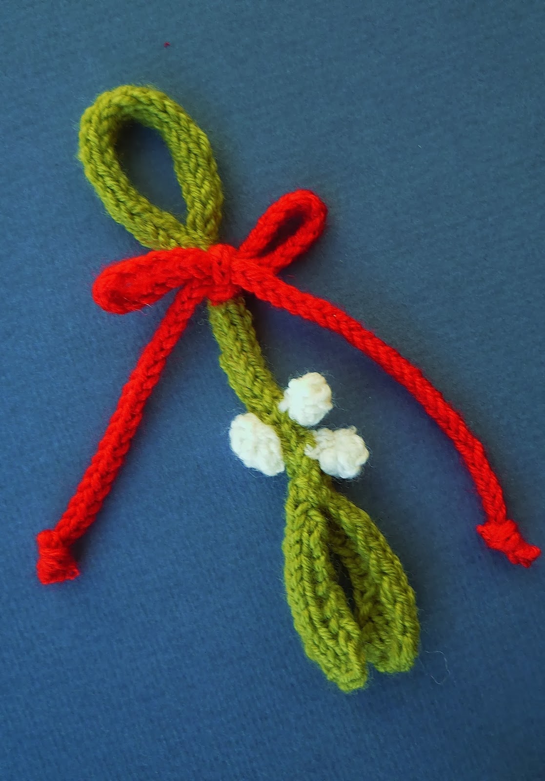 the Creations of Crazy Dazy: free christmas MISTLETOE pattern