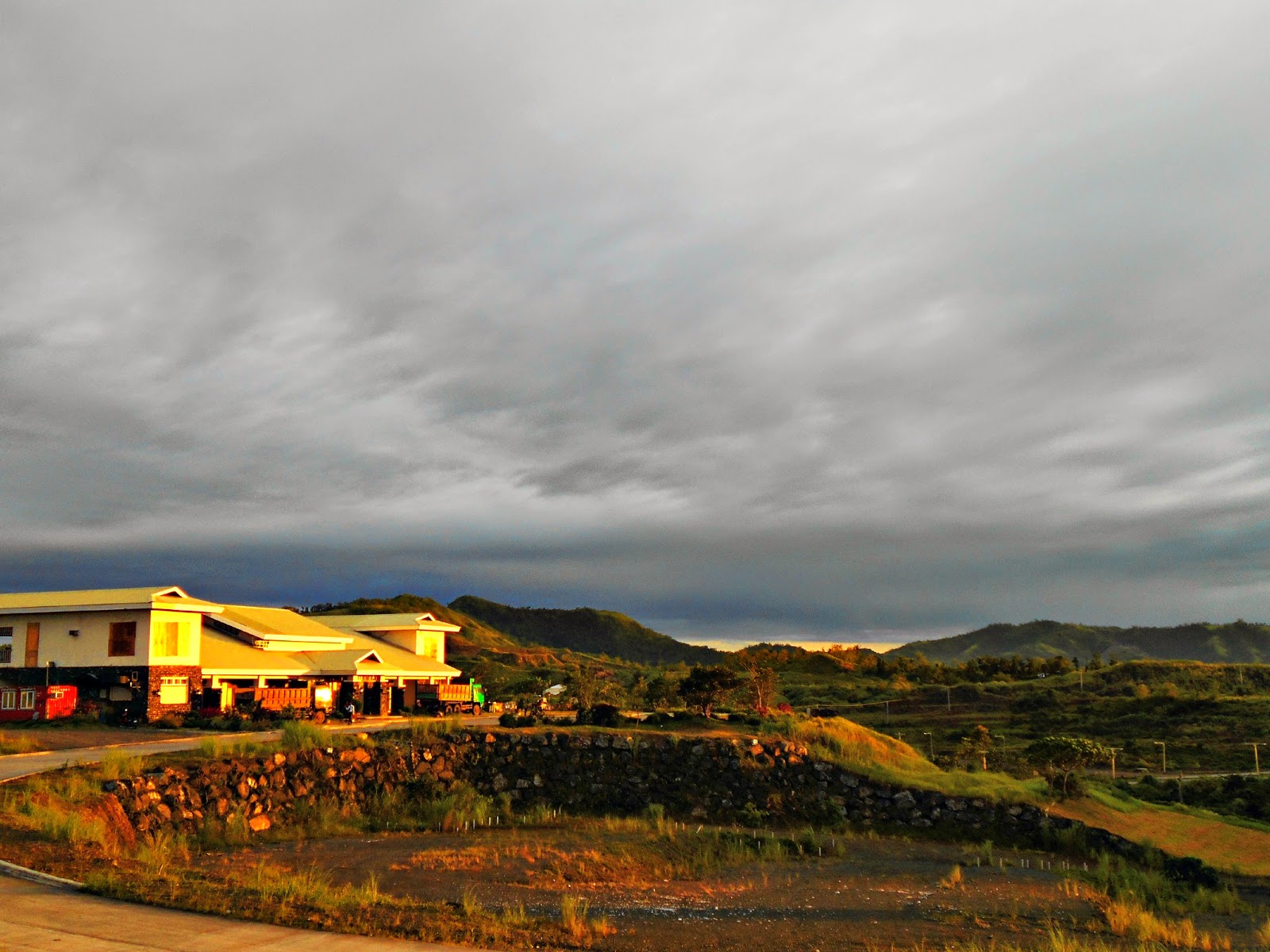 Roxas City: Check Out El Circulo Convention Center And Cafeterraza In ...