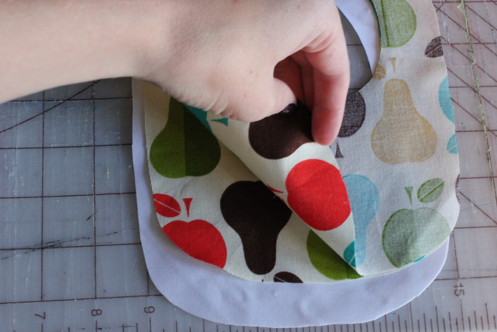 growgiggles: Drool Bib Tutorial + Pattern