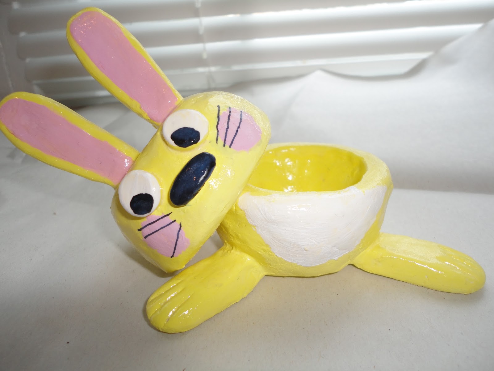 Carmen's Bloggity: My Finished Bunny Pinch Pot!