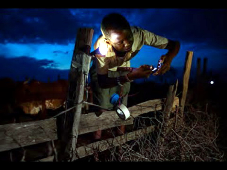 RICHARD TURERE, EL NIÑO MASAI Y SU INVENTO PARA ESPANTAR A LOS LEONES ...