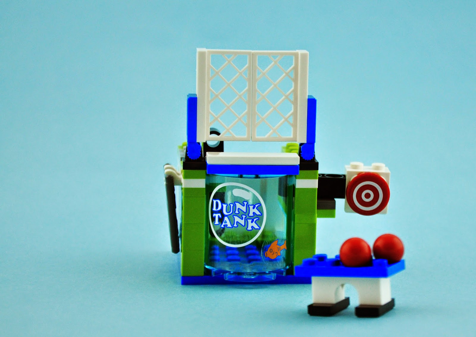 Oz Brick Nation: LEGO Creator 10244: Fairground Mixer Review