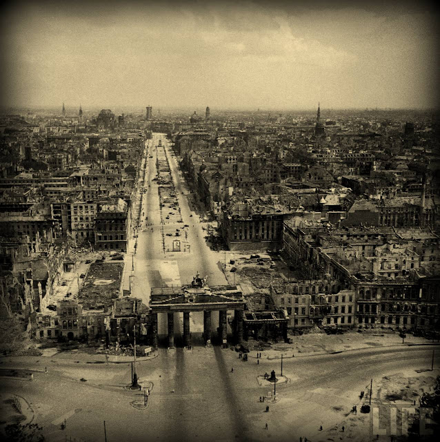 ΙΣΤΟΡΙΑ ΕΛΛΗΝΙΚΗ ΚΑΙ ΠΑΓΚΟΣΜΙΑ : ΒΕΡΟΛΙΝΟ 1945 - Η ΠΤΩΣΗ ΤΗΣ ΧΙΤΛΕΡΙΚΗΣ ...