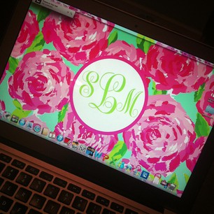 DIY: Monogram Wallpaper via Photoshop