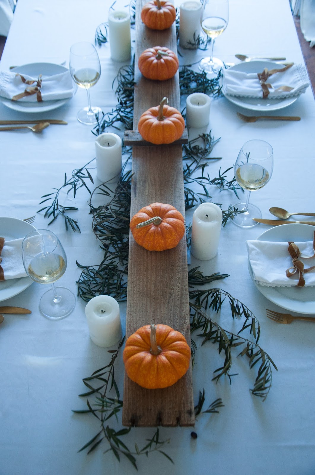 Gwen Moss: Fall tablescape: Simple. Rustic. Beauty.
