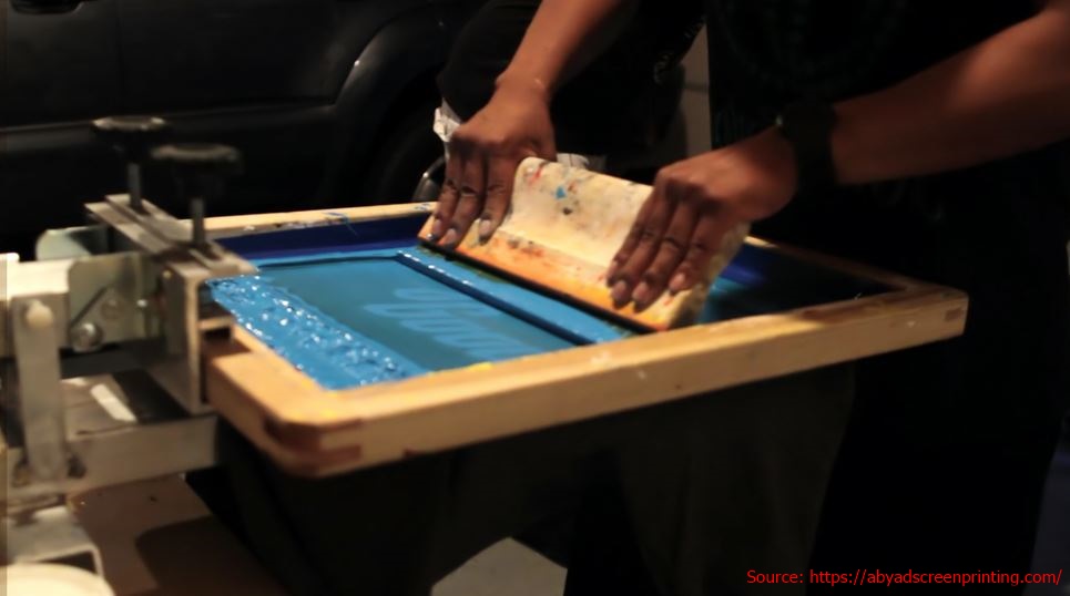 Teknik Sablon Manual: Kenapa Lebih Unggul? | Sablon Jogja Murah