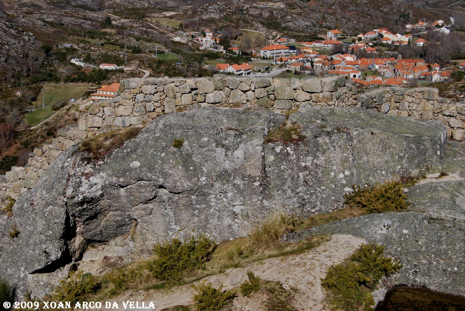 XOAN ARCO DA VELLA: CASTILLO DE CASTRO LABOREIRO