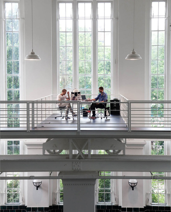 Black*Eiffel: Brilliant Studio Space