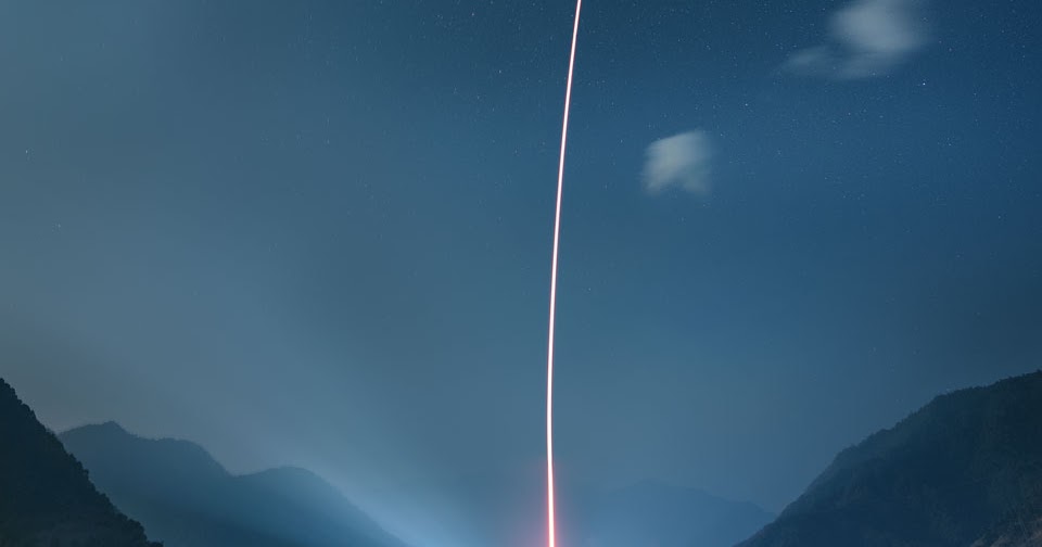 Peluncuran Roket di antara Pegunungan - APOD Indonesia