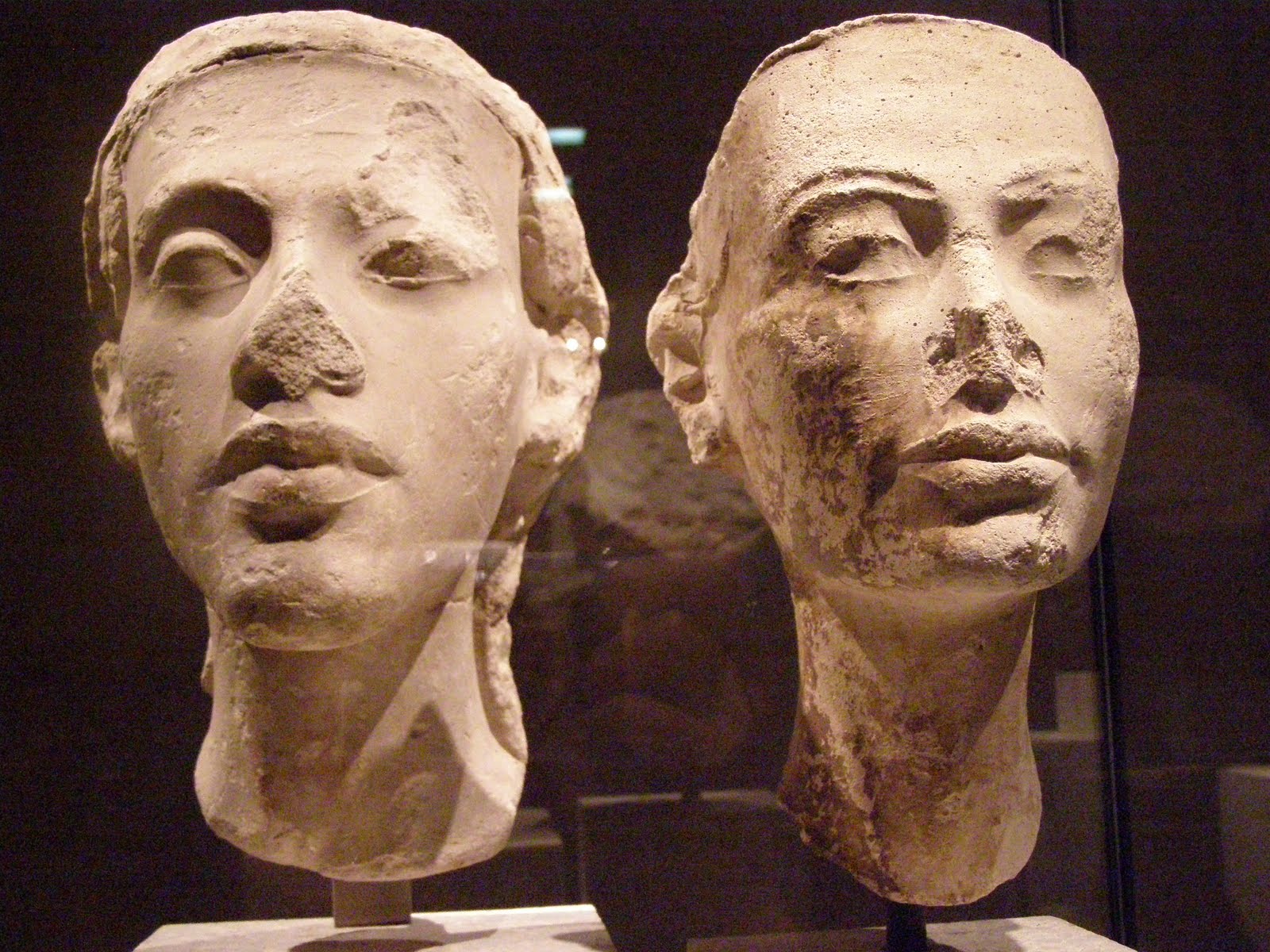 13 HORSES AND A FISH: Akhenaten & Nefertiti
